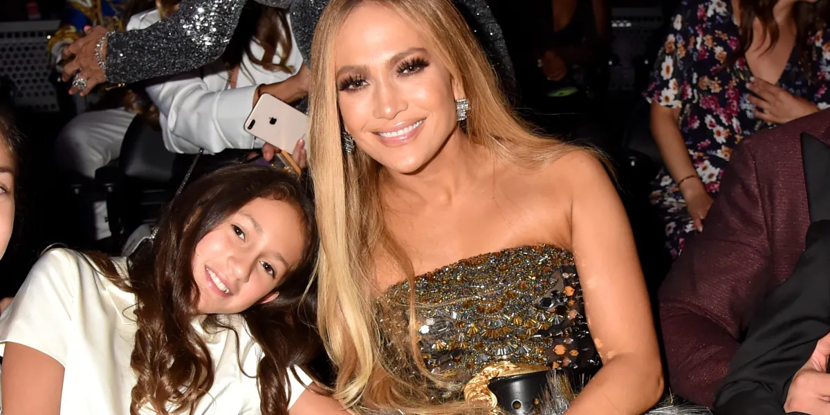 Jennifer Lopez Shares Rare Photos of 16-Year-Old Daughter Whose ...